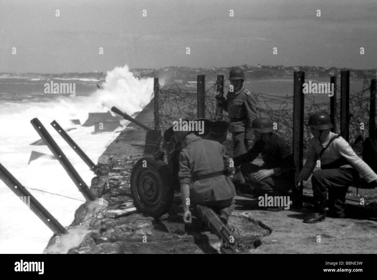 Anti tank gun hi-res stock photography and images - Alamy