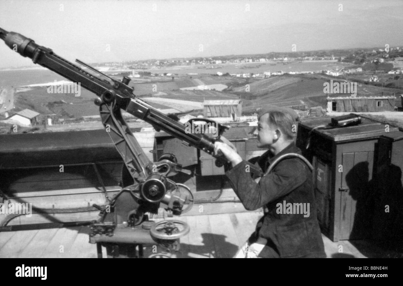 events, Second World War / WWII, France, Atlantic Wall, German light ...