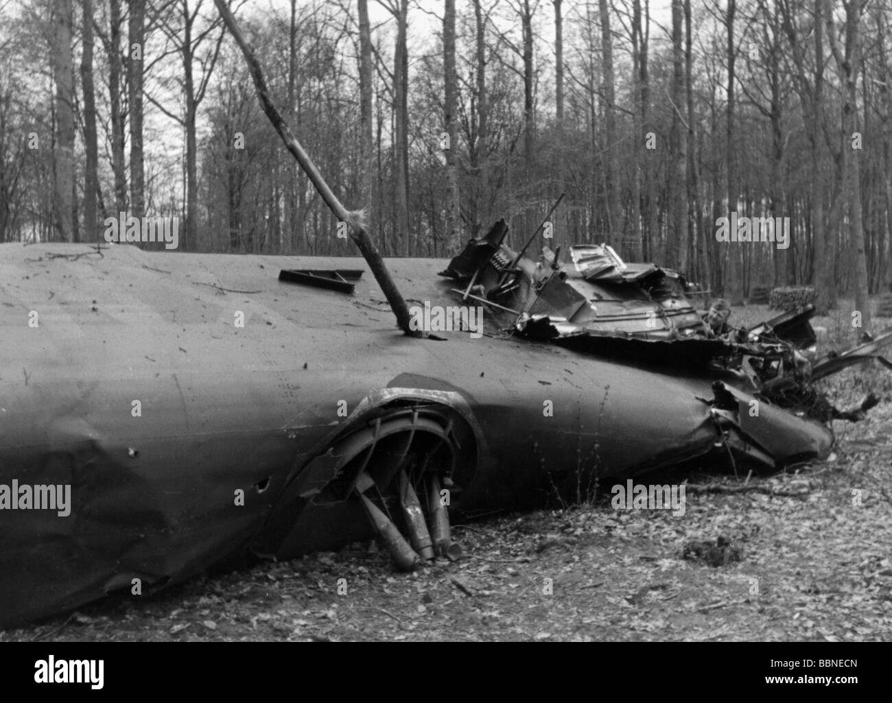 events, Second World War / WWII, aerial warfare, aircraft, crashed ...