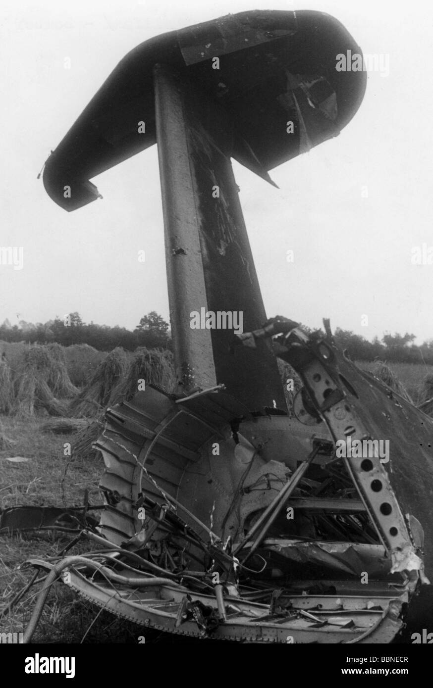 events, Second World War / WWII, aerial warfare, aircraft, crashed ...