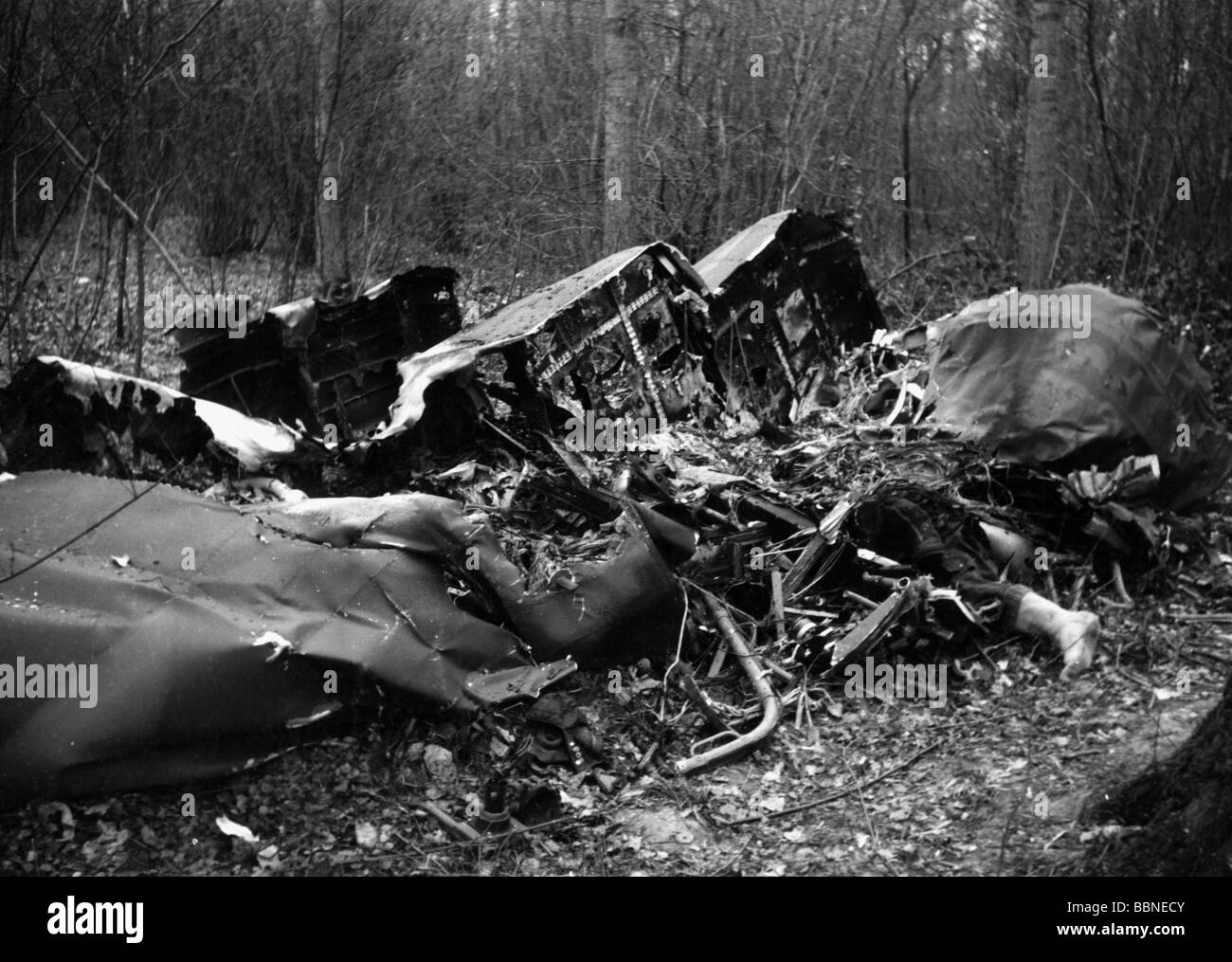 events, Second World War / WWII, aerial warfare, aircraft, crashed ...