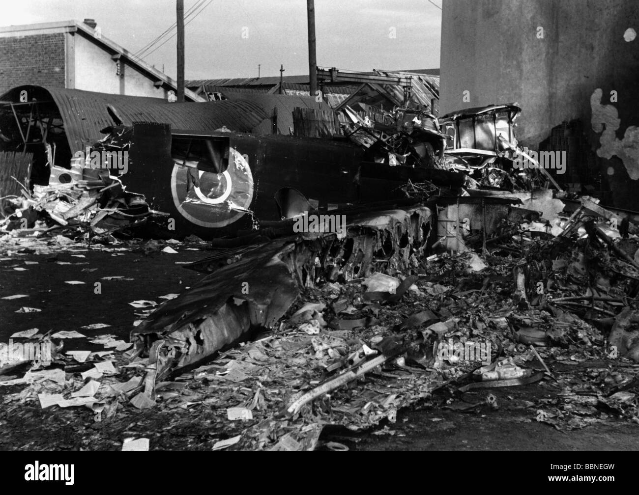 events, Second World War / WWII, aerial warfare, aircraft, crashed ...
