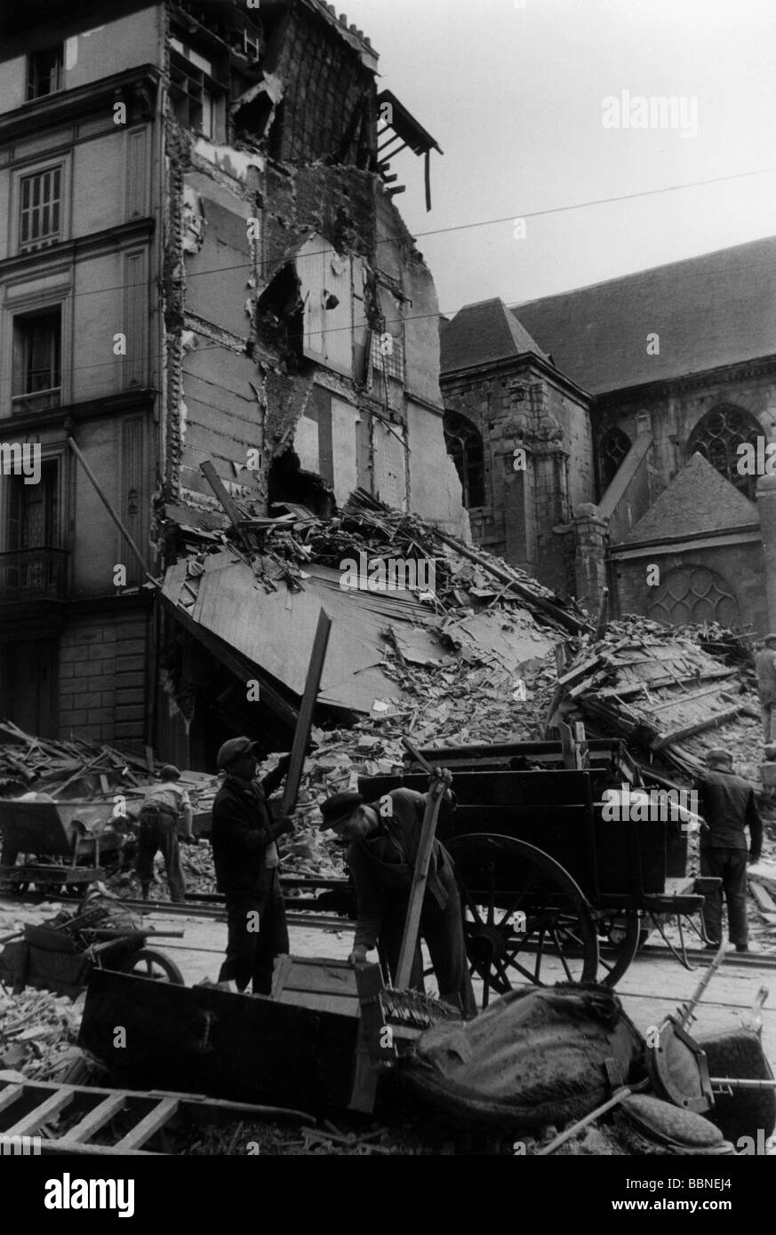 Destruction rouen wwii Black and White Stock Photos & Images - Alamy