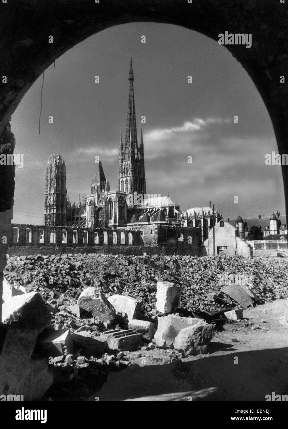 Destruction rouen wwii hi-res stock photography and images - Alamy