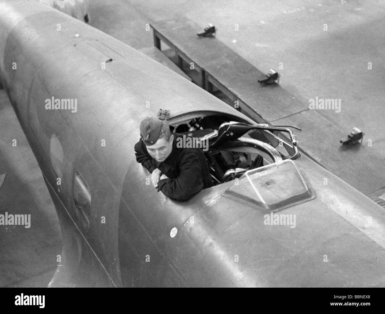 transport / transportation, aviation, aircraft, Luftwaffe soldier in ...