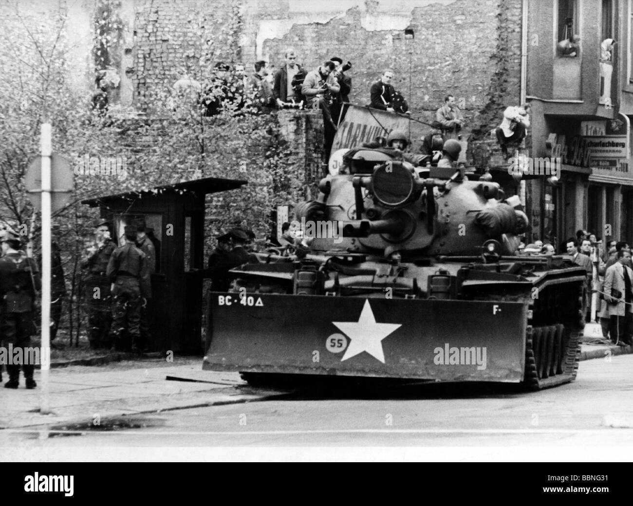Checkpoint charlie 1961 hi-res stock photography and images - Alamy
