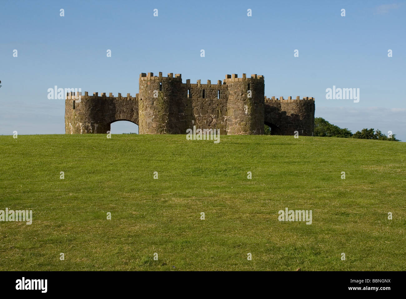 Green grass and fort hi-res stock photography and images - Alamy