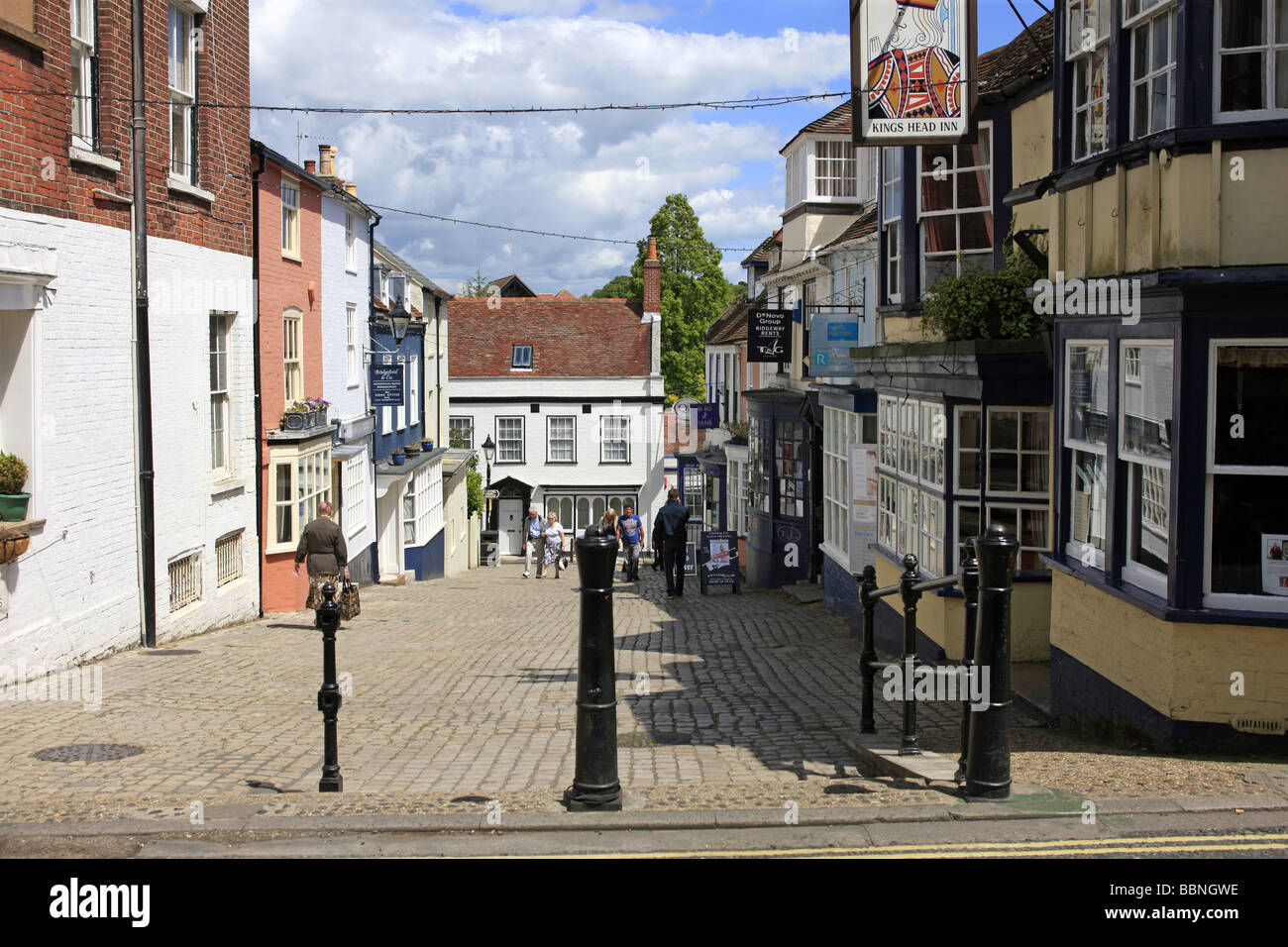 The Cobbled streets and tourist shops around the old part of Lymington ...