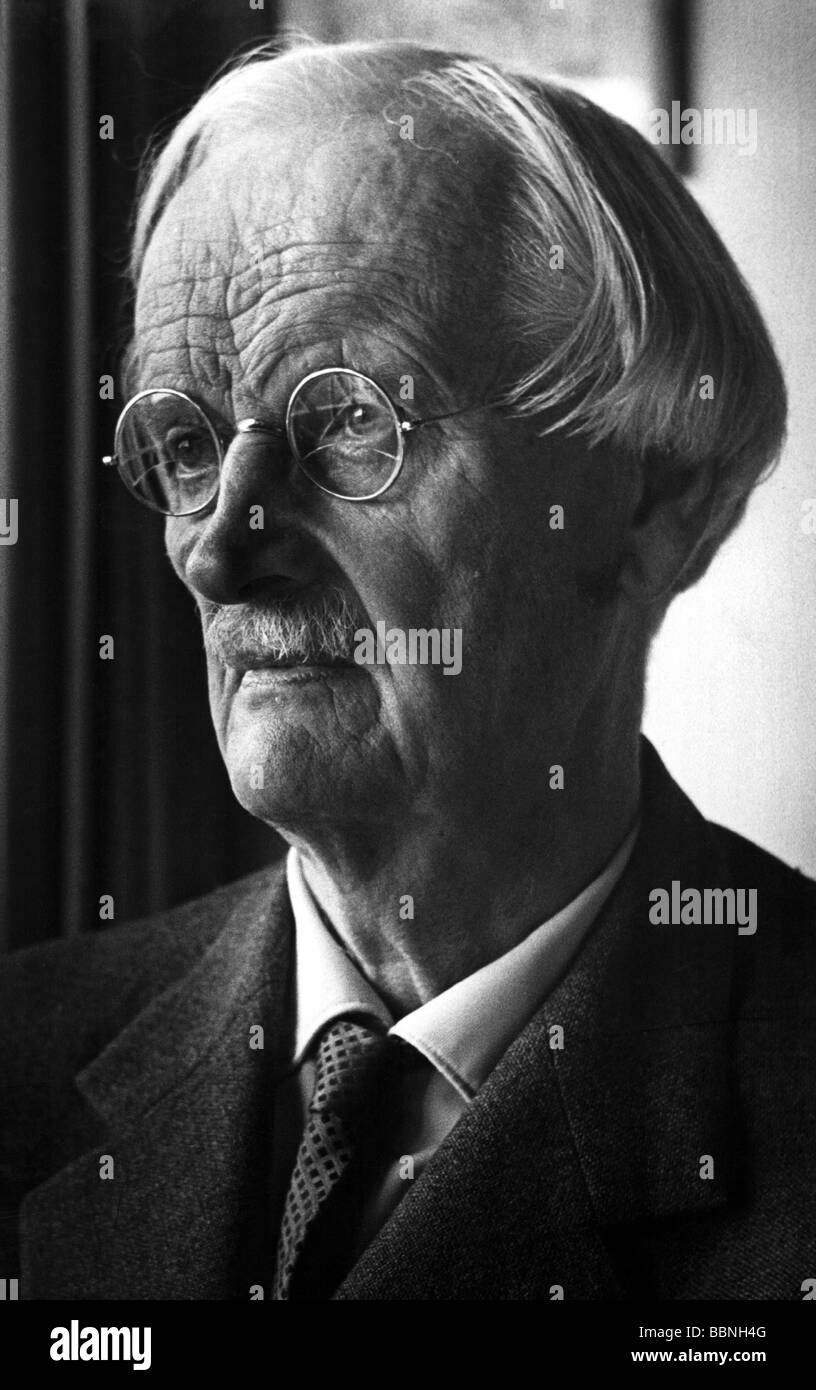 Auguste piccard 1884 1962 hi-res stock photography and images - Alamy