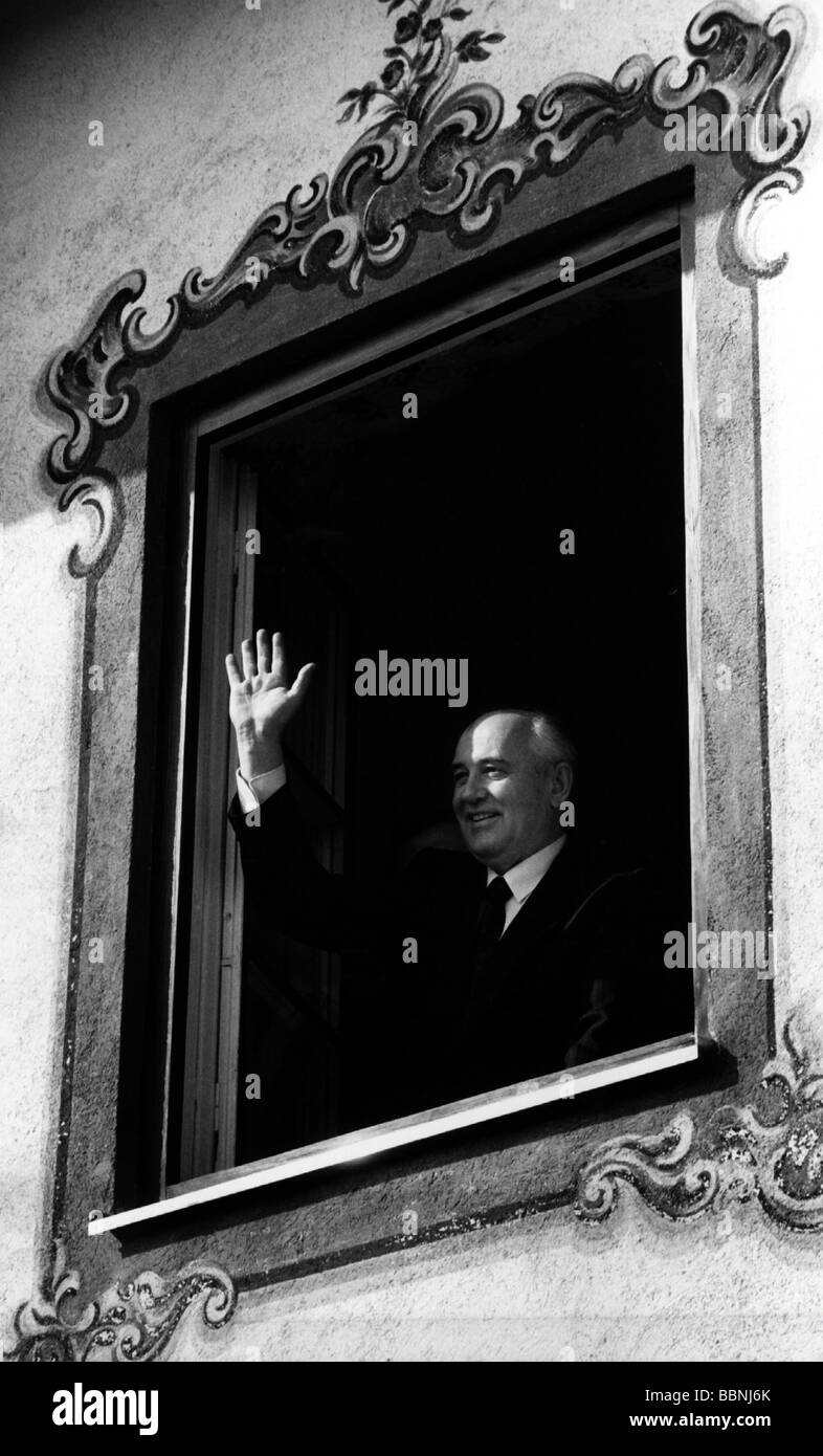 Mikhail gorbachev 1985 hi-res stock photography and images - Alamy