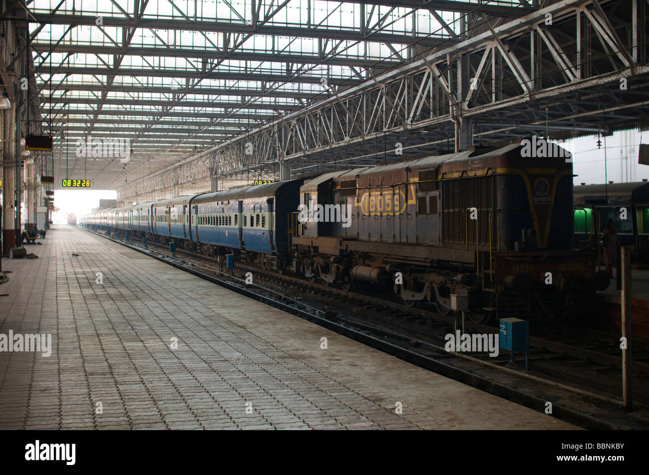 Ac 2 tier hi-res stock photography and images - Alamy