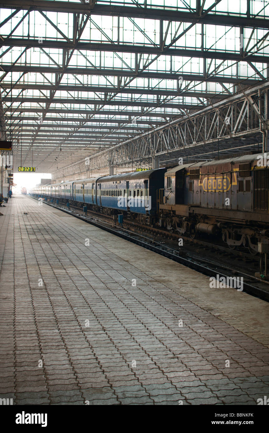 Ac 2 tier hi-res stock photography and images - Alamy