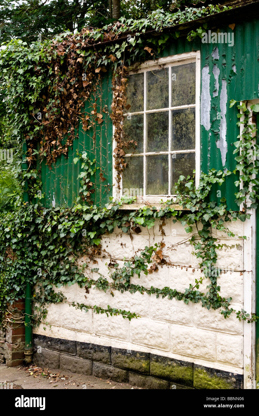 Corrugated iron cottages hi-res stock photography and images - Alamy
