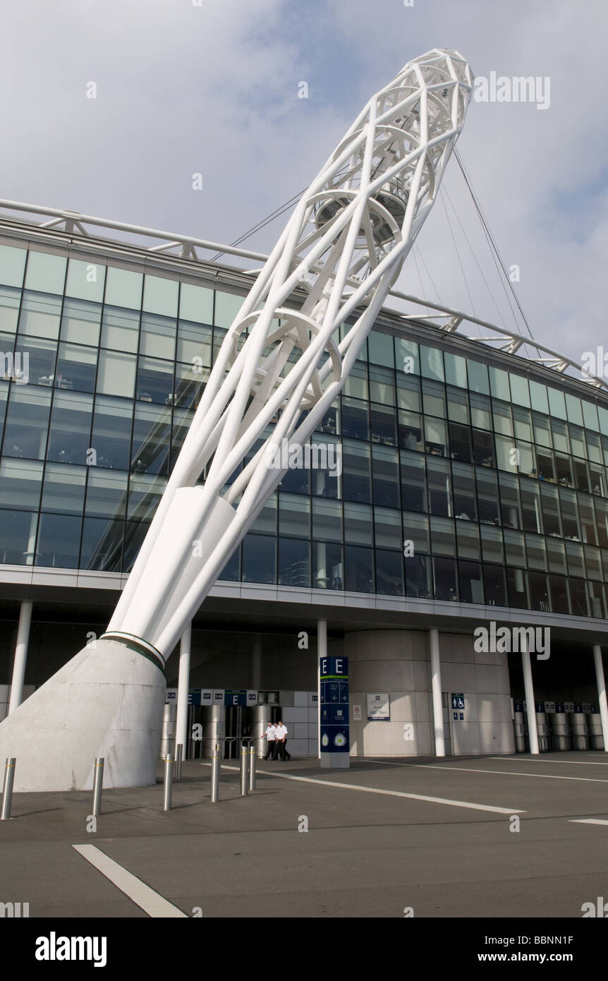 Wembley stadium exterior hi-res stock photography and images - Alamy