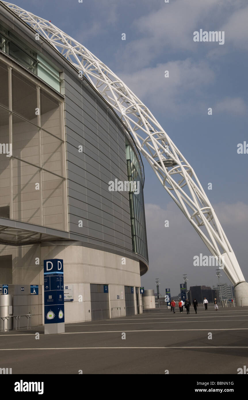 Wembley stadium exterior hi-res stock photography and images - Alamy