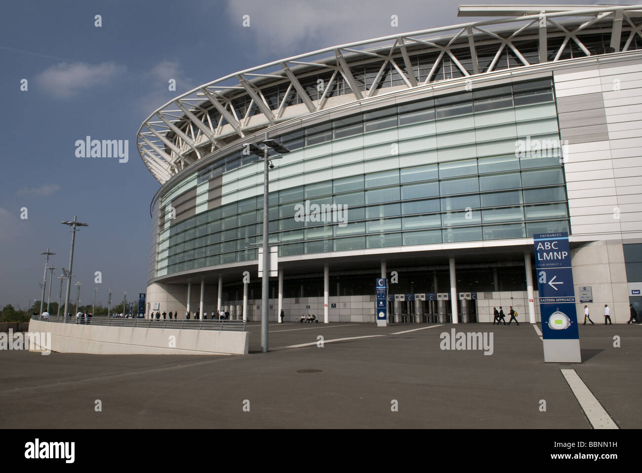 Wembley stadium exterior hi-res stock photography and images - Alamy