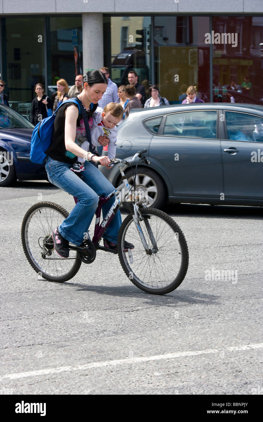 Unsafe cycling hi-res stock photography and images - Alamy