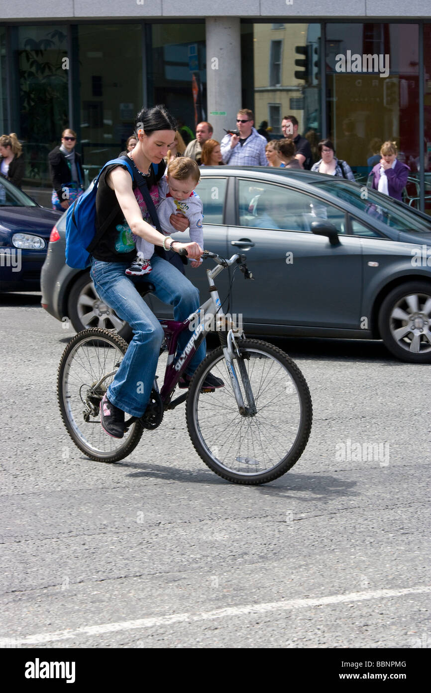 Unsafe cycling hi-res stock photography and images - Alamy