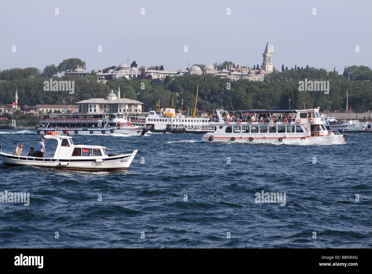 Turkey istanbul bosphorus harbour ships hi-res stock photography and ...