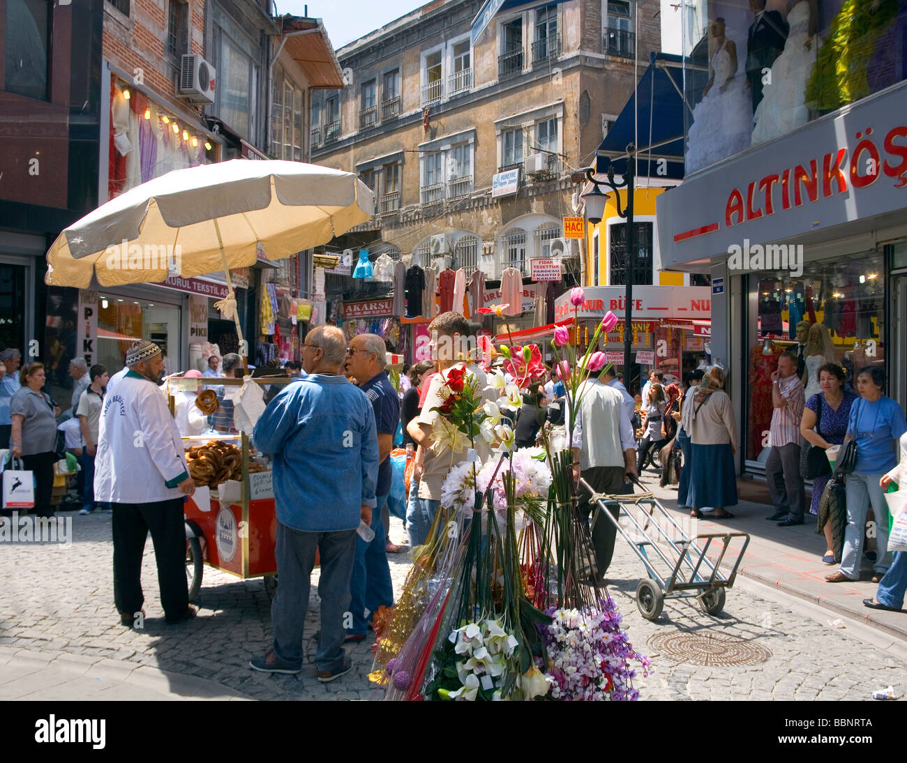 Busy streets hi-res stock photography and images - Alamy