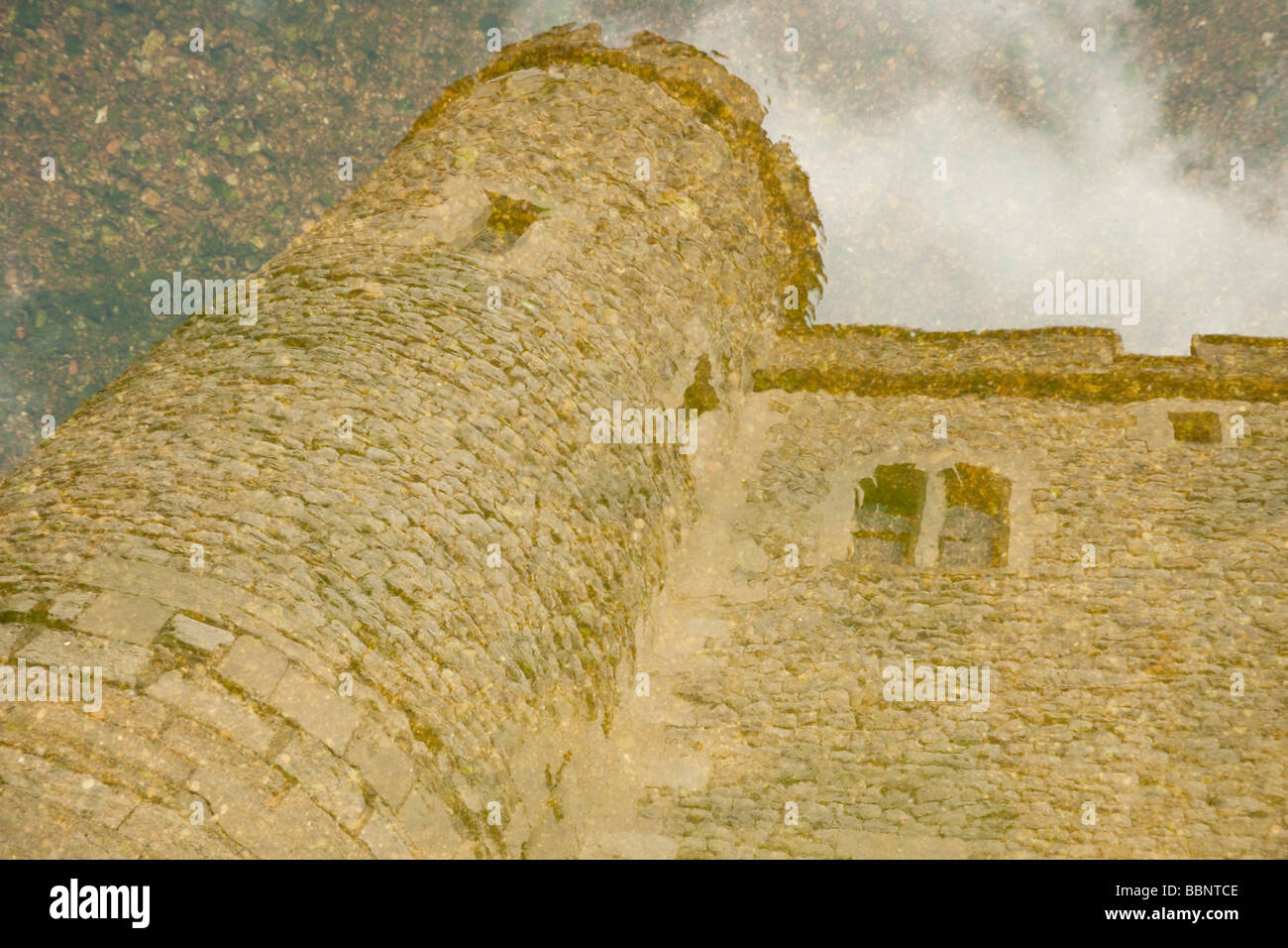 Castle reflection in water hi-res stock photography and images - Alamy