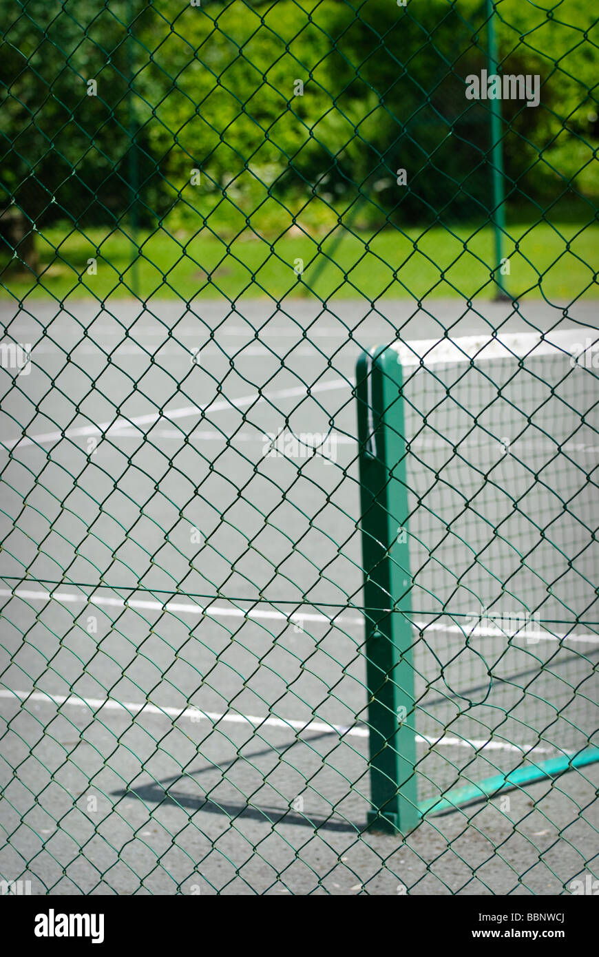 tennis court and net Stock Photo - Alamy