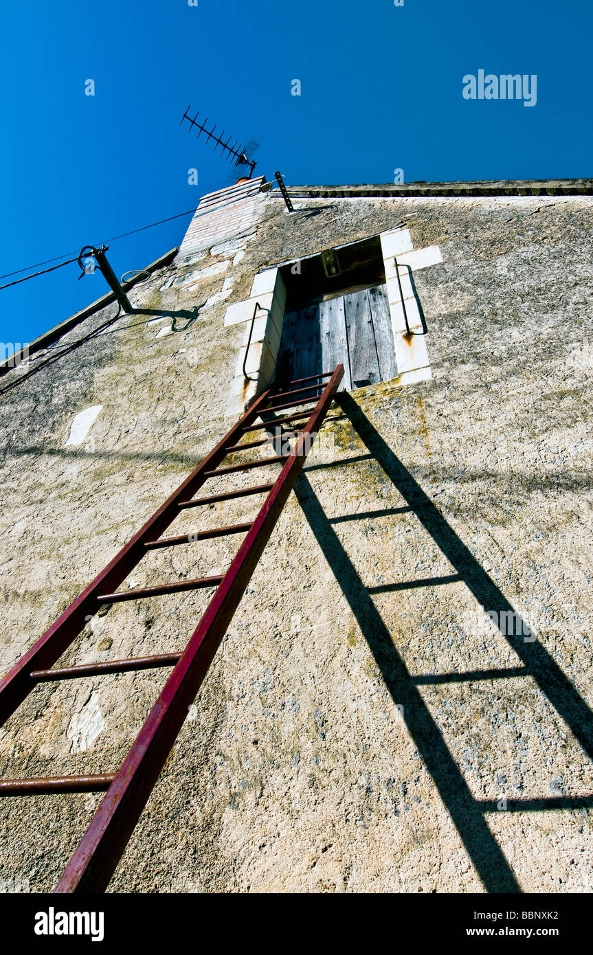 Metal ladder hi-res stock photography and images - Alamy