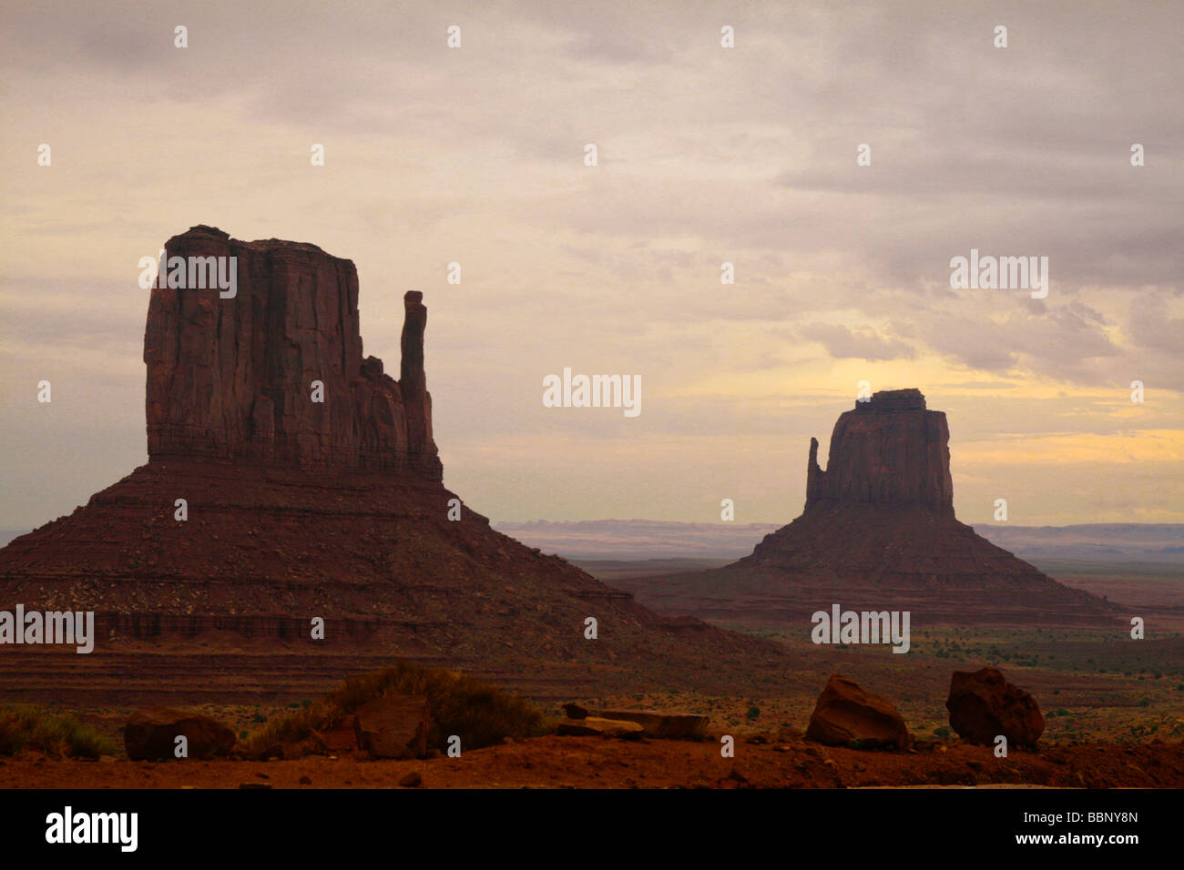 Monument Valley as the sun sets Stock Photo - Alamy