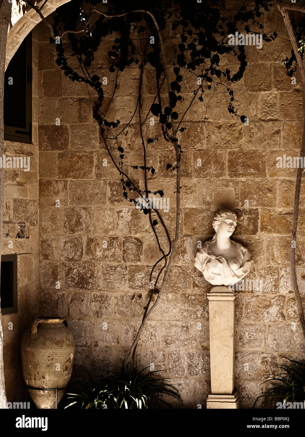 Roman courtyard with bust and amphora Stock Photo - Alamy