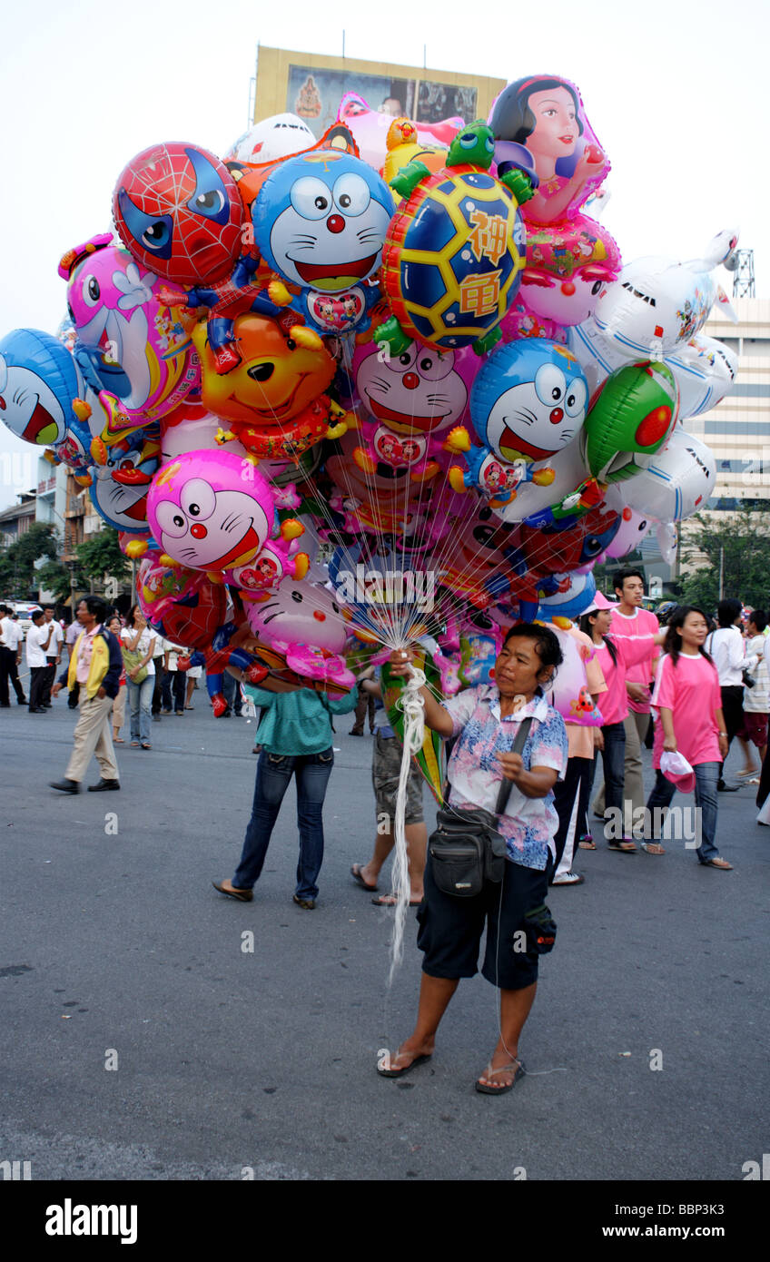 Balloon seller hi-res stock photography and images - Alamy