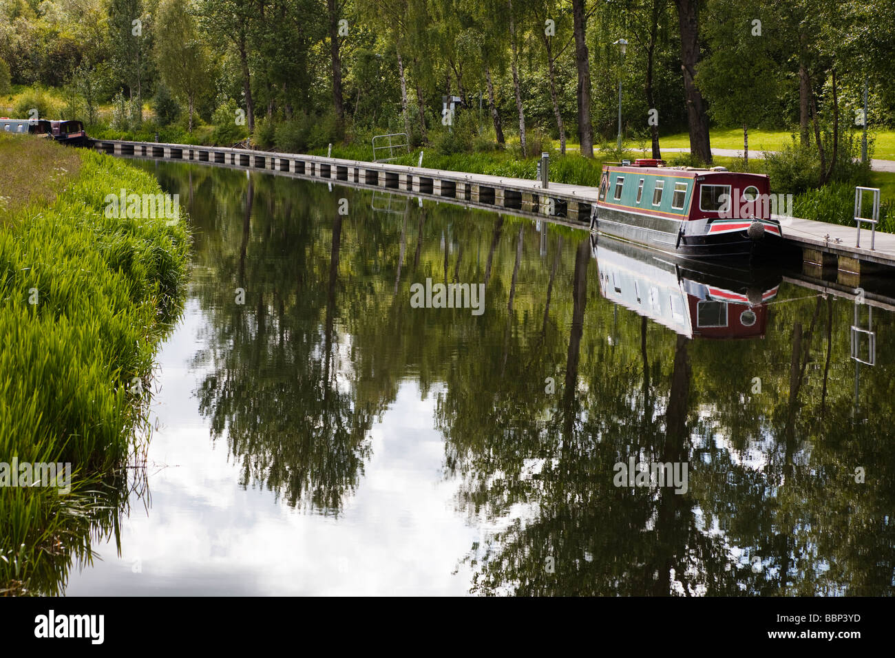 Canal barge house boat houseboat hi-res stock photography and images ...