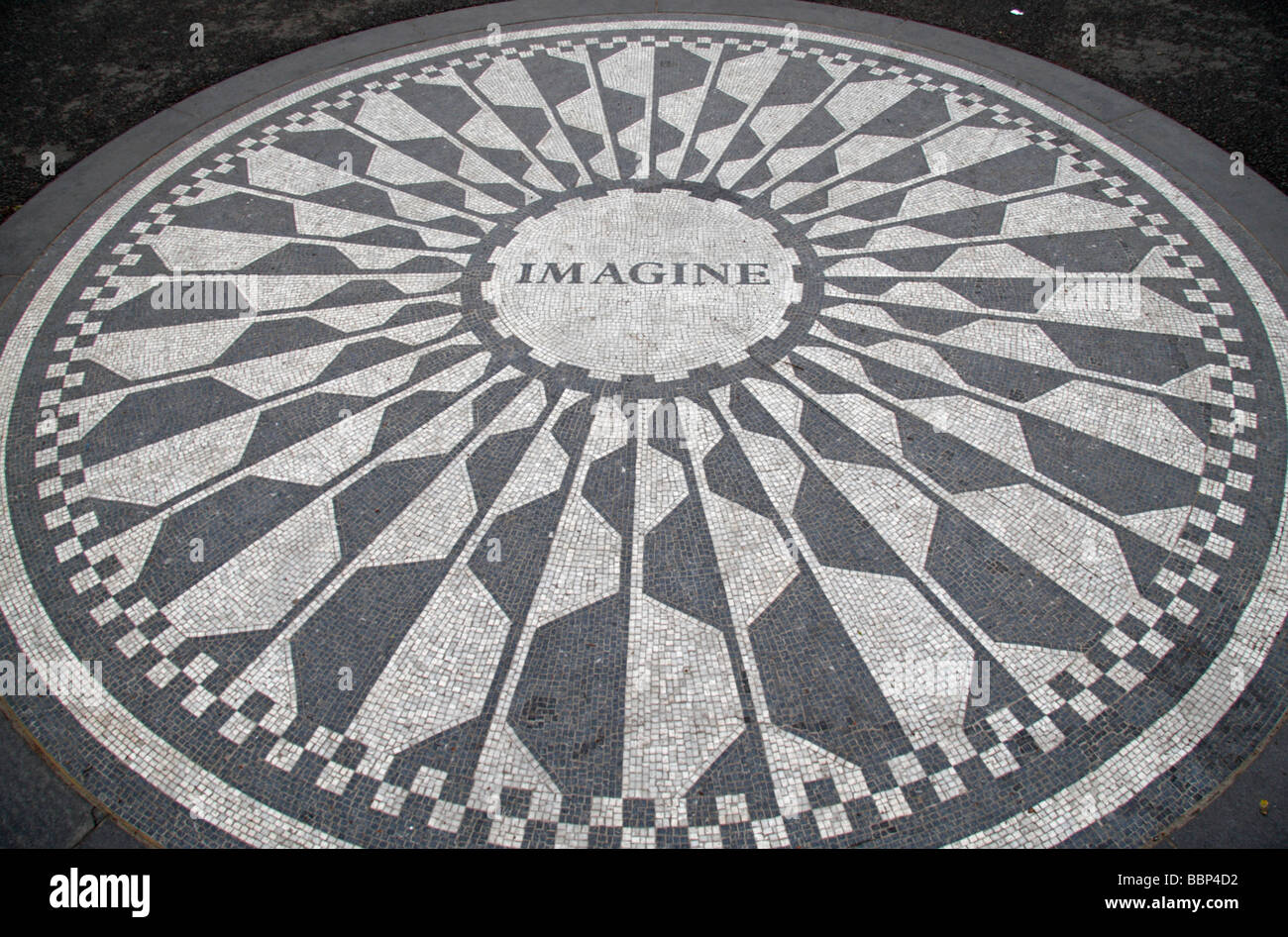 The John Lennon Memorial "Imagine" mosaic in Strawberry Fields, Central ...