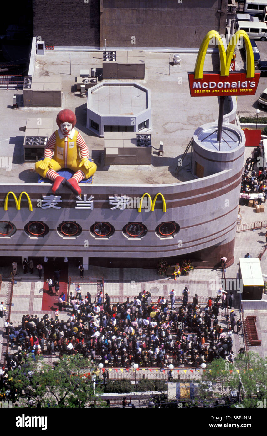 China Beijing 23 April 1992 Opening first McDonald's restaurant Stock ...
