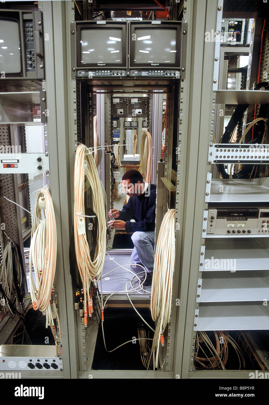 Uk electrical construction workers hi-res stock photography and images ...