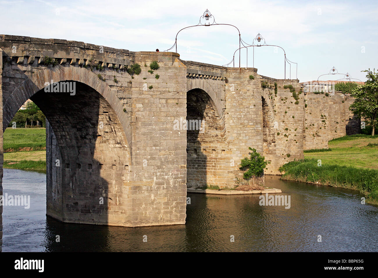 THE OLD BRIDGE, STONE BRIDGE BUILT IN 1320 MADE UP OF TWELVE ARCHES ...