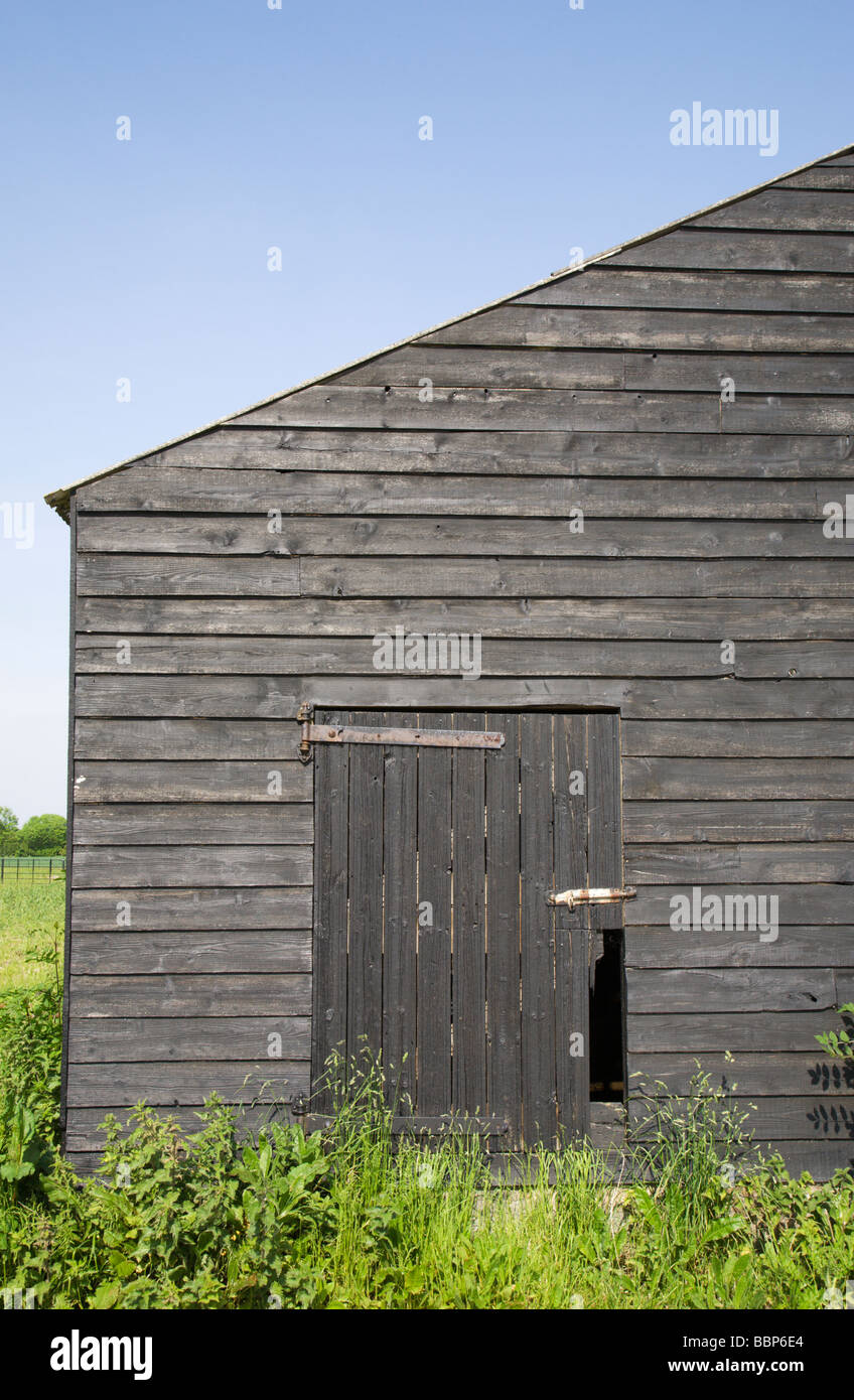 Old english barn door hi-res stock photography and images - Alamy