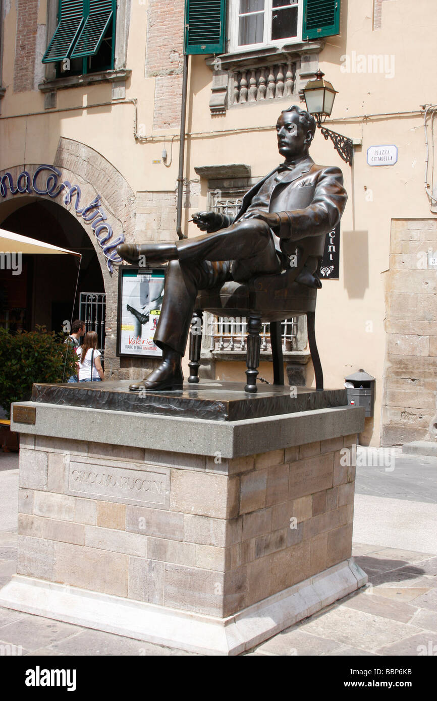 Bronze statue of Giacomo Puccini sitting in a chair in Piazza della ...