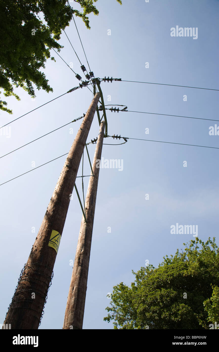 Overhead wires and cables hi-res stock photography and images - Alamy