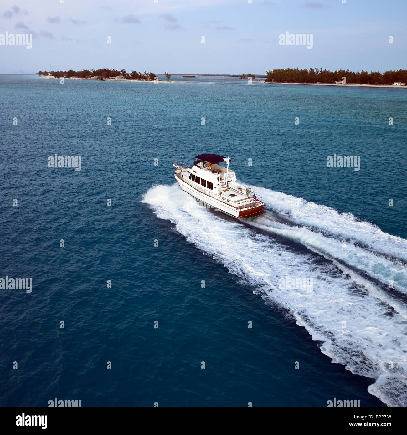 Power boat cruiser the waters of Bimini Bahamas Stock Photo - Alamy
