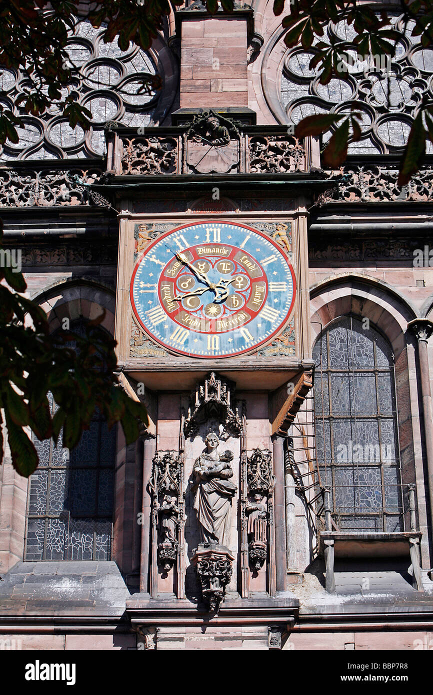 Statue of pendulum hi-res stock photography and images - Alamy
