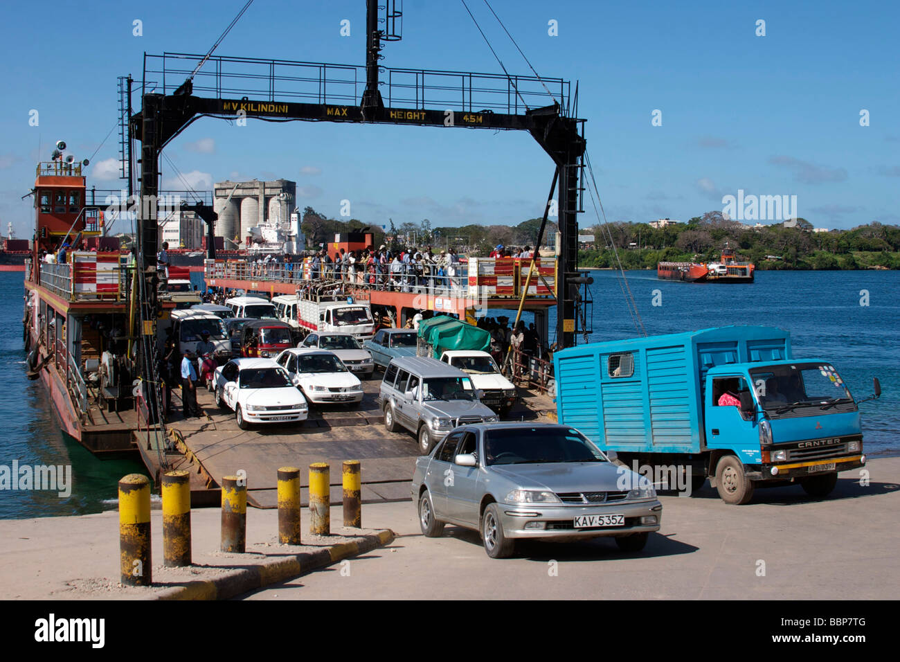 FERRY, CROSSING, CARS, MOMBASA, KENYA, AFRICA Stock Photo - Alamy