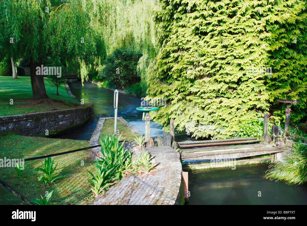 Chalk stream weir uk hi-res stock photography and images - Alamy