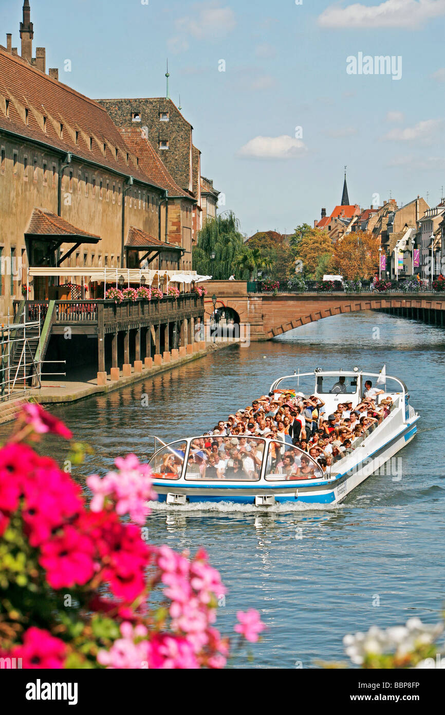SIGHTSEEING BOAT RIDE ON THE ILL, STRASBOURG, BAS RHIN (67), ALSACE ...