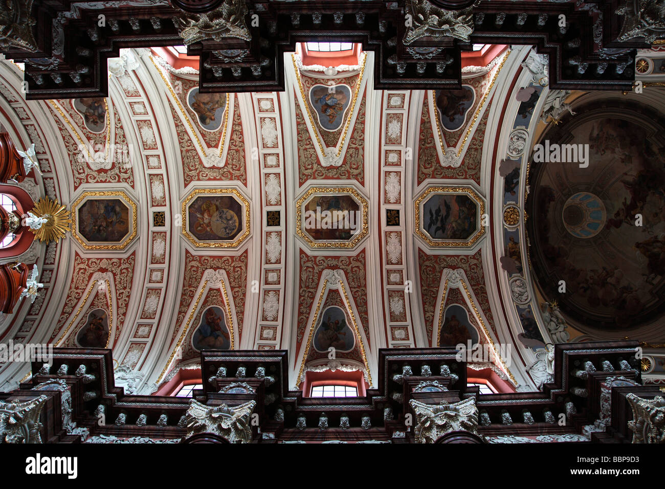 Parish church interior hi-res stock photography and images - Alamy