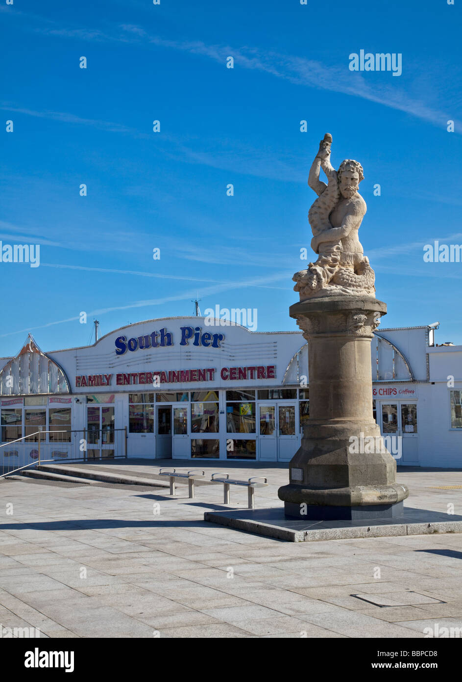 South Pier Pavilion and Neptune Statue, Lowestoft, Suffolk, England ...