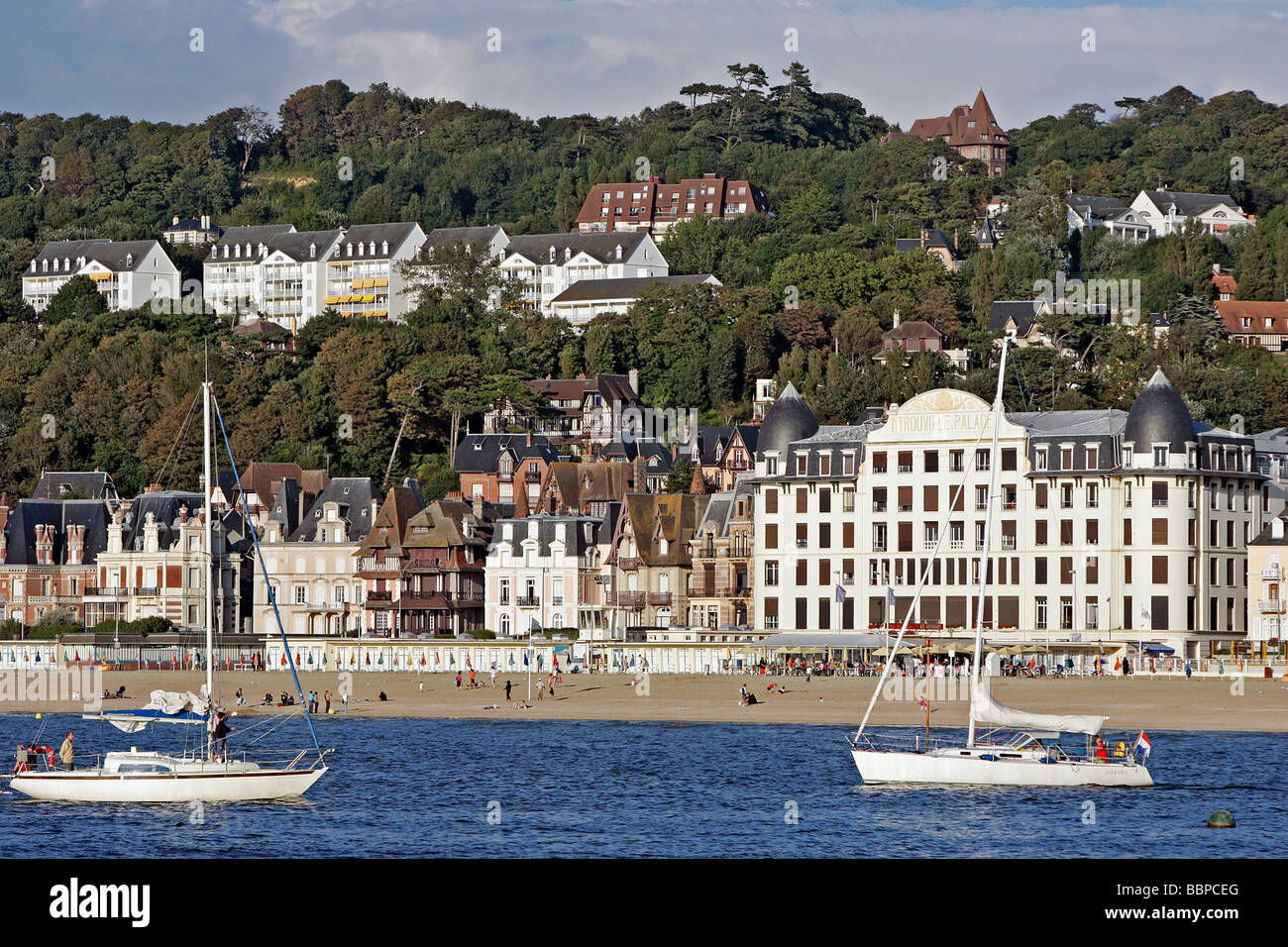 BEACH AND VILLAS IN TROUVILLE-SUR-MER, CALVADOS (14), NORMANDY, FRANCE ...
