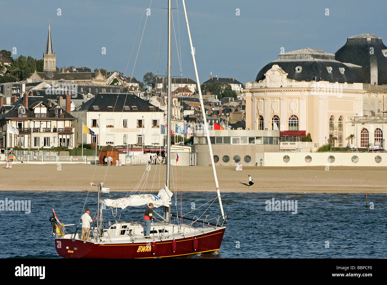 BEACH AND VILLAS IN TROUVILLE-SUR-MER, CALVADOS (14), NORMANDY, FRANCE ...