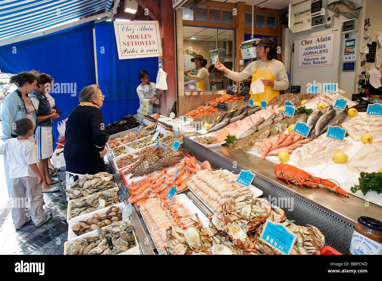 THE FISH SELLER ALAIN, FISH MARKET, TROUVILLE-SUR-MER, CALVADOS (14 ...