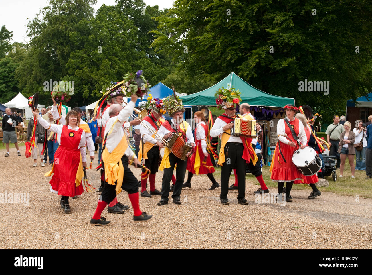 Traditional morris dancers (Knockhundred Shuttles Clog Morris) in full ...