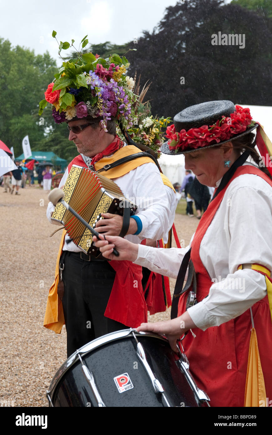 Lady morris dancers performing traditional hi-res stock photography and ...